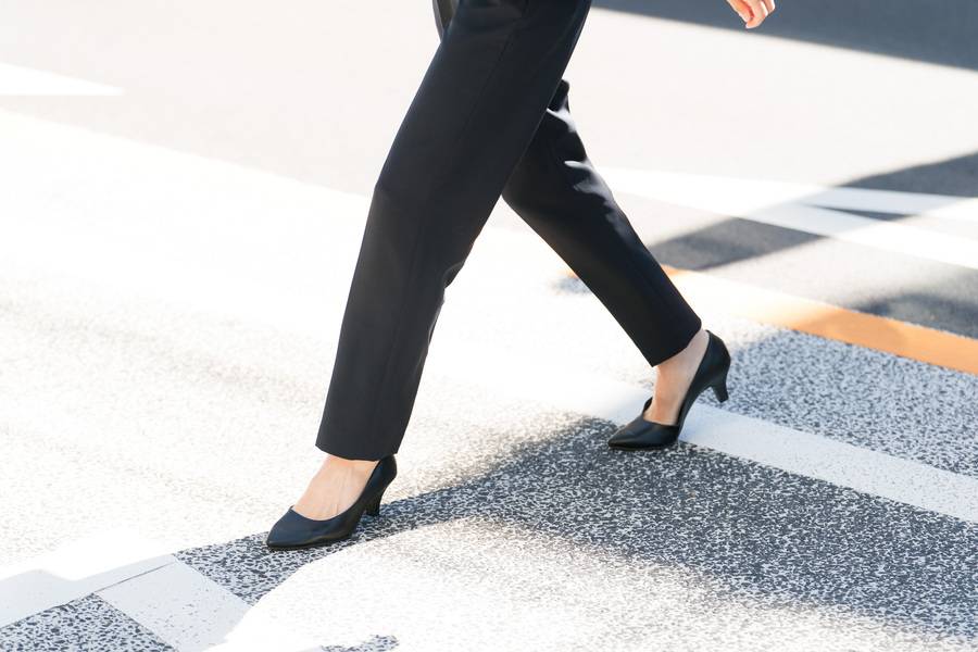 パンツスーツ派も必見。女性向けシルエットの魅力 | オーダースーツDAVID LAYER｜メンズ&レディース｜滋賀本店｜東京代官山店